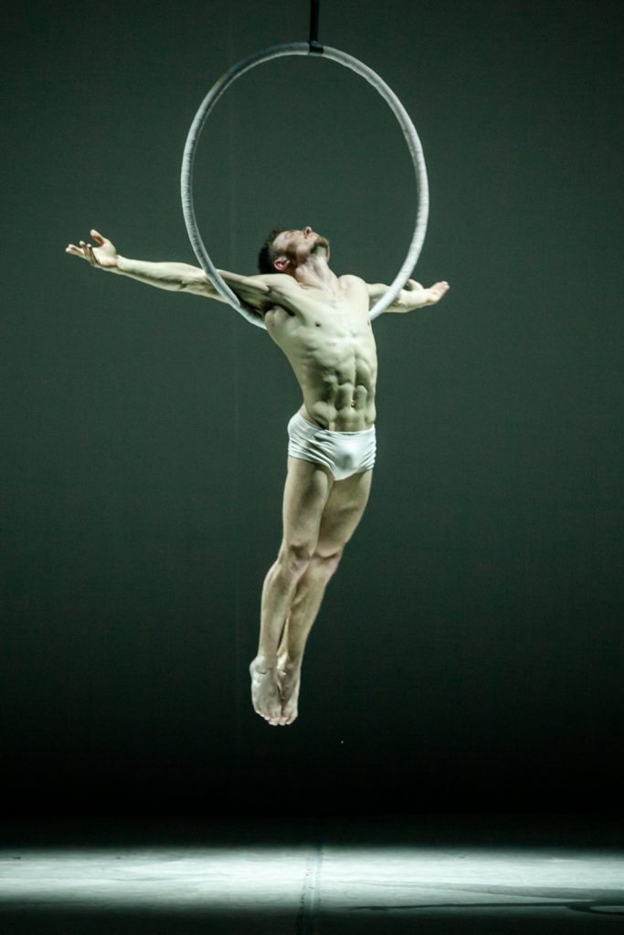Ballare, esprimersi e volare: la Danza Aerea - La Valdichiana