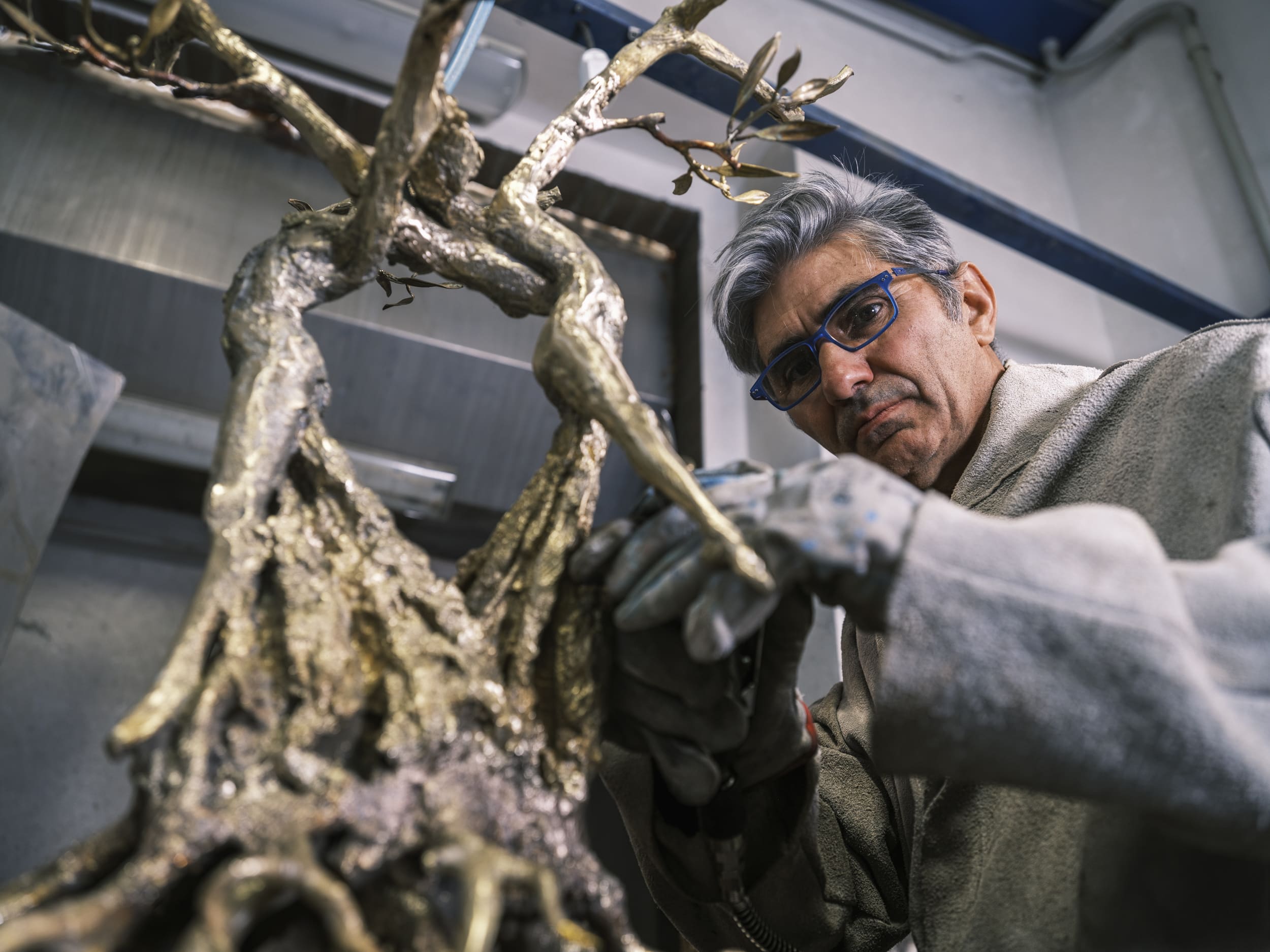 Andrea Roggi, l'artista delle sculture che toccano il cielo